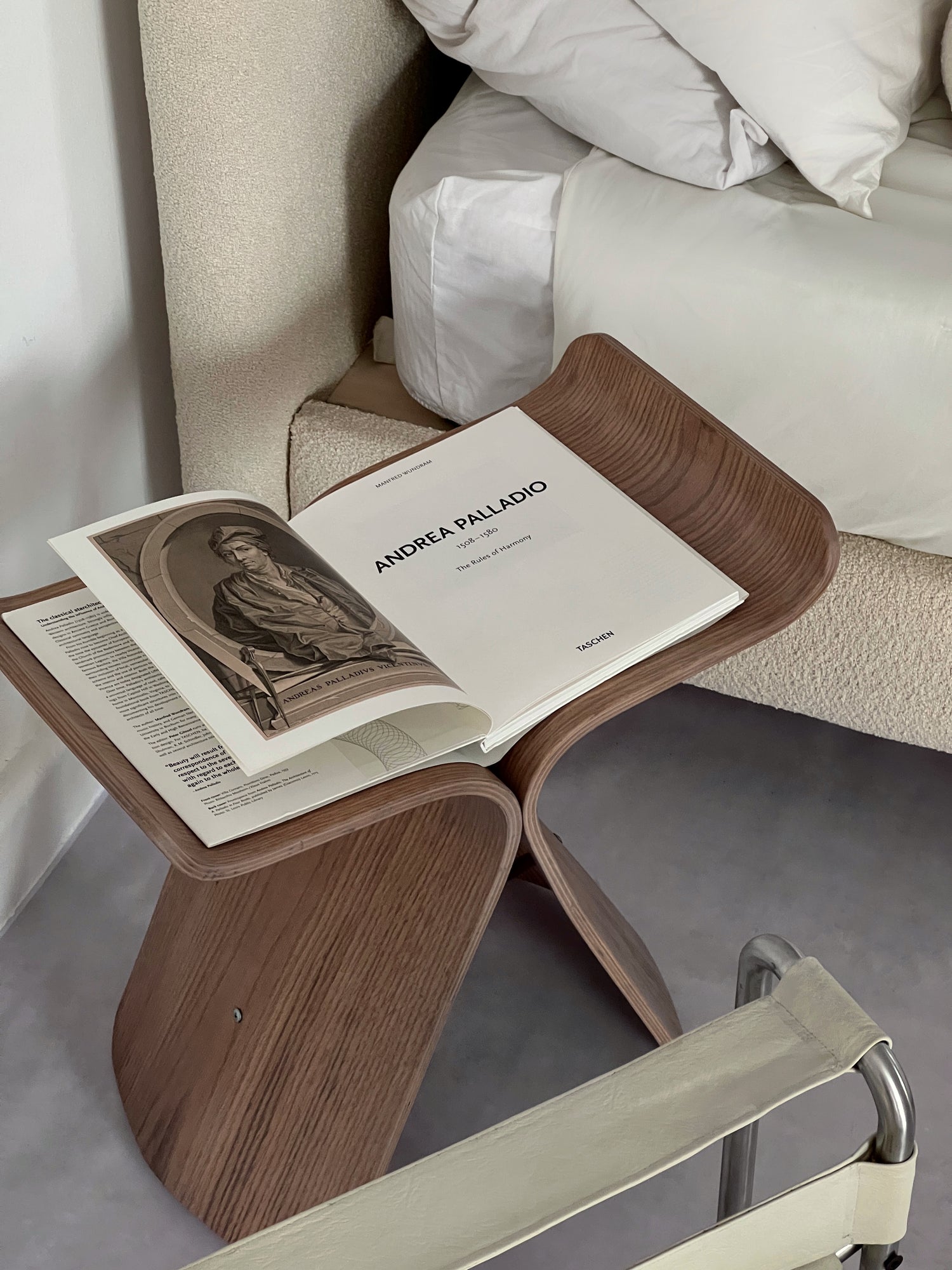 Butterfly Stool – CALIBER™